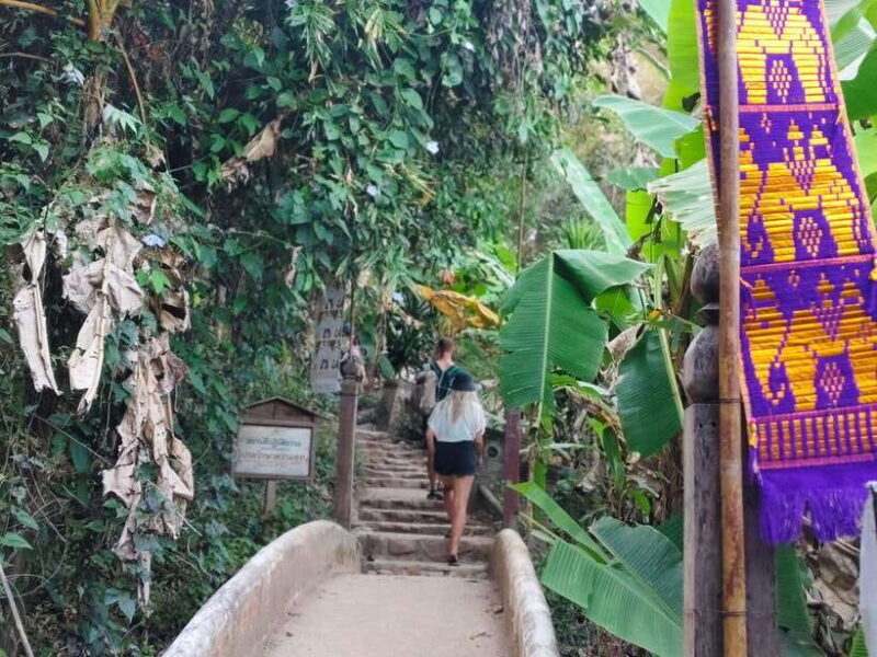 Monk trails hike, Wat Phalat, Monk chanting, Wat Doi Suthep. - The Sum Up