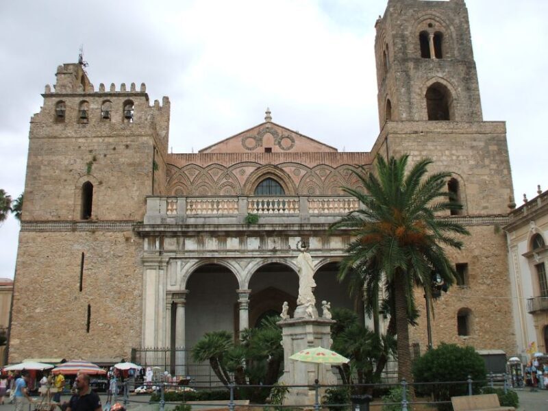 Monreale: Guided tour of Cathedral, Monastery and Mosaics - Starting Point: The Piazza Guglielmo II and the Cathedral Entrance