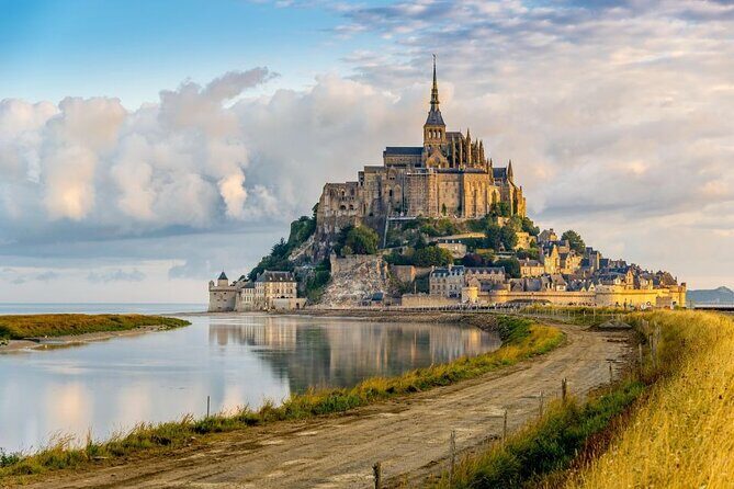 Mont-St-Michel: Shared Tour (10 max) "Abbey Ticket Included" - Key Points