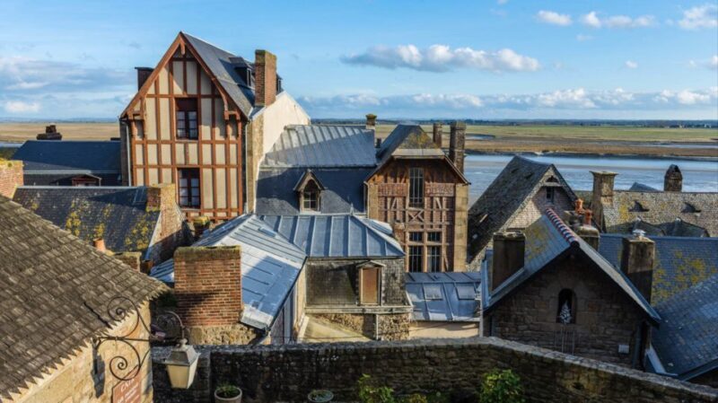 Mont-St-Michel: Small Group Guided Tour with Abbey Ticket - Key Points