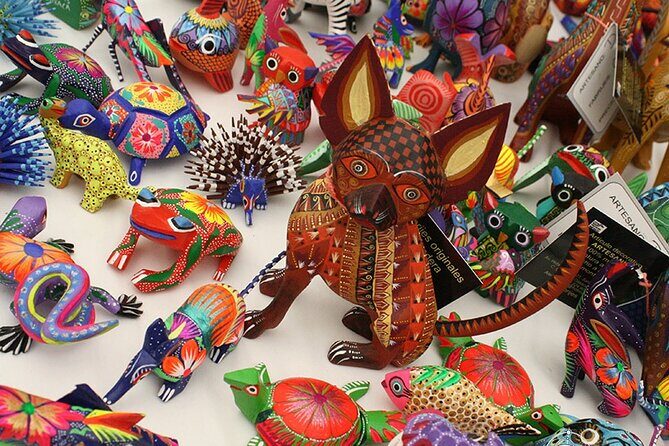 Monte Albán, Black Pottery and Alebrijes Full Day Tour. - Indulging in Oaxacan Cuisine at La Cabaña