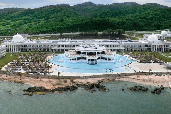 Montego Bay Airport and Grand Palladium Jamaica Private Shuttle - Booking and Communication