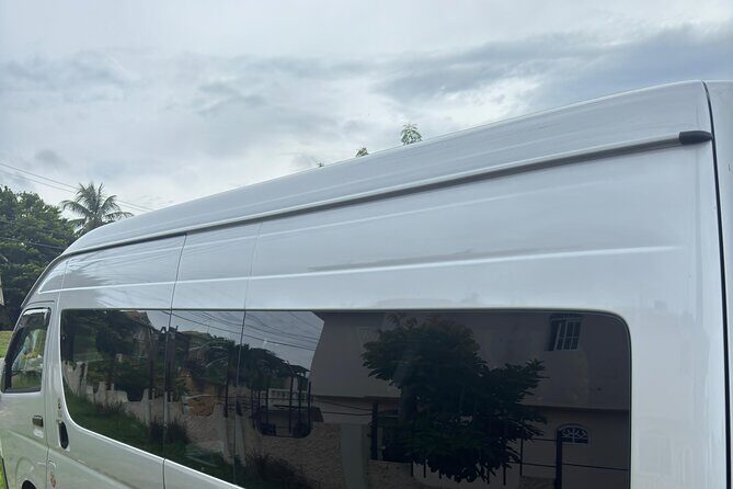 Montego Bay Airport and Jewel Dunn's River Beach Private Shuttle - The Drop-Off and Arrival