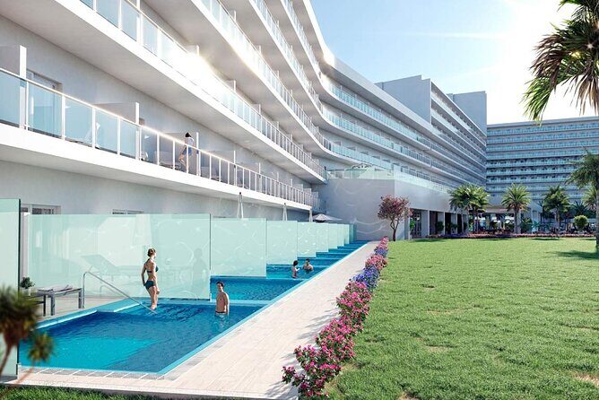 Montego Bay Airport to Riu Aquarelle Jamaica Private Transfers - A Balance of Service and Practicality