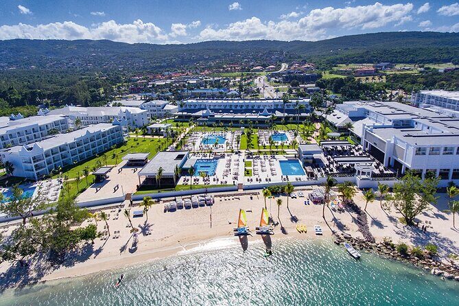 Montego Bay Airport Transfer to Montego Bay and Falmouth Hotels - Why Choose This Transfer Service?