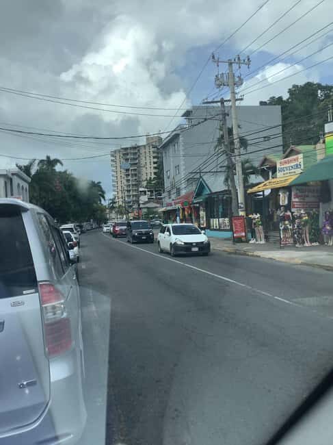 Montego Bay: Dunn's River Falls and Ocho Rios Day Trip - Key Points