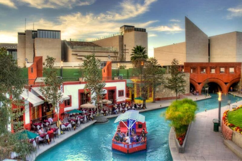 Monterrey: Night City Tour in Monterrey - The Van Ride (30 Minutes)