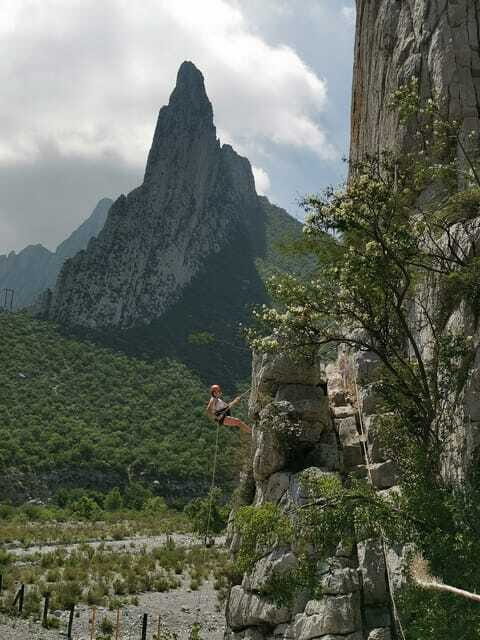 Monterrey: Rappelling class in La Huasteca Park - The Value of a Rappelling Class in La Huasteca Park