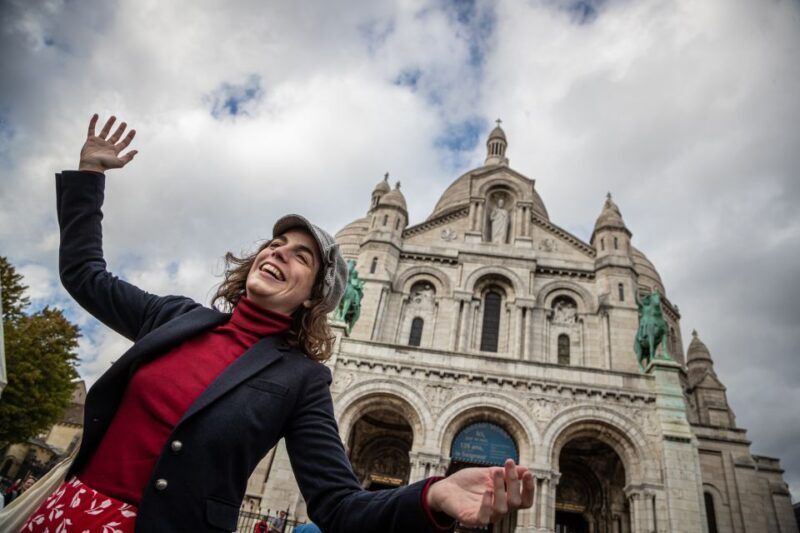 Montmartre en chansons: tour with a professional singer - The Atmosphere and Group Size