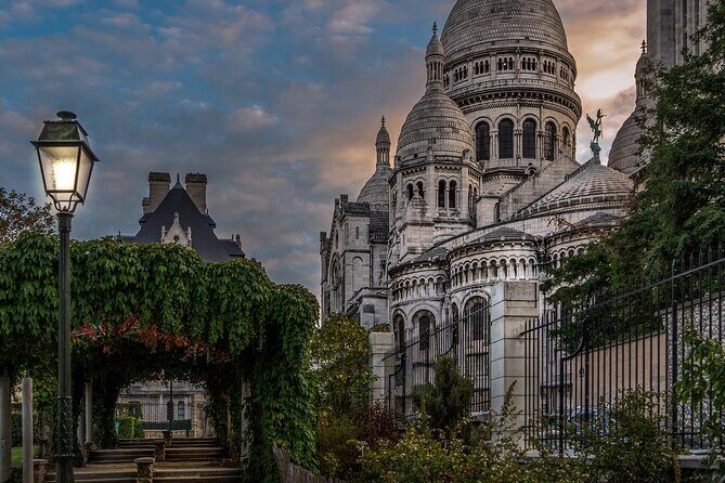 Montmartre guided walking tour with local guide in small group - FAQs