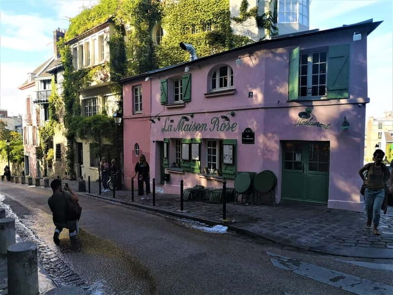 Montmartre : private family tour - The Anatomy of the Tour: What to Expect