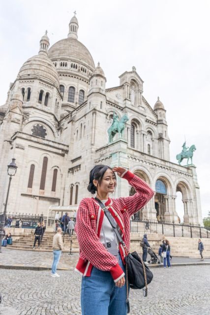 Montmartre Sacre Coeur area photoshoot by Paris photographer - What to Expect During Your Photoshoot