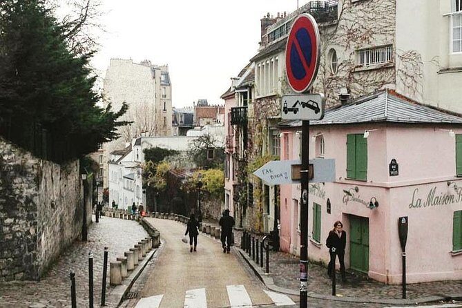 Montmartre & Sacré Coeur Private Historical 2-Hour Walking Tour in Paris - What Makes This Tour Stand Out