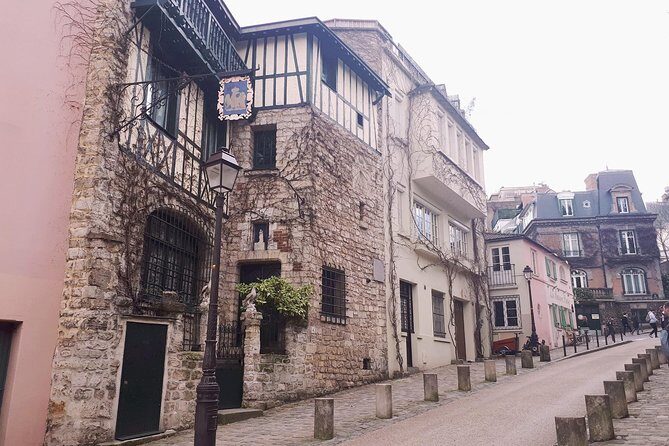 Montmartre & Sacré Coeur Private Historical 2-Hour Walking Tour in Paris - Why This Tour Offers Great Value