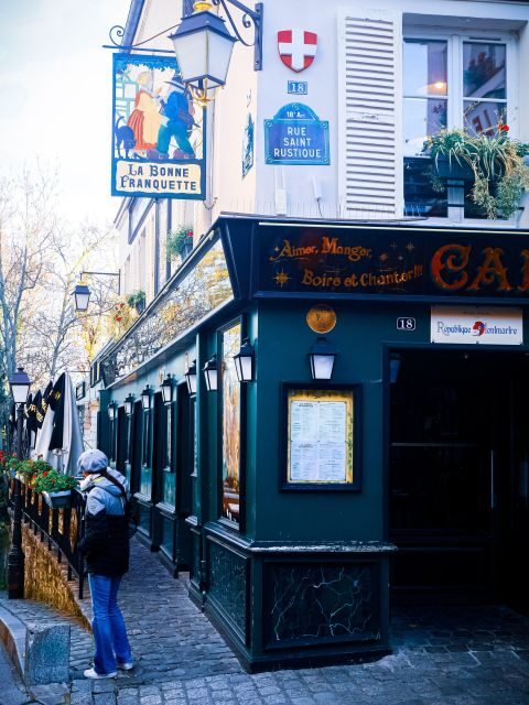 Montmartre: Semi Private Guided Stroll in Bohemian Paris - The Itinerary: What Really Happens During the Tour?