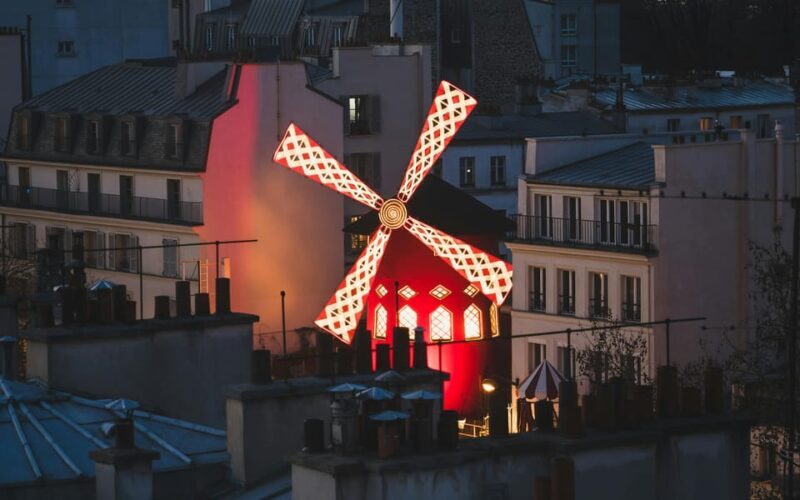 Montmartre Walking Tour with Smartphone App - Deep Dive into the Tour