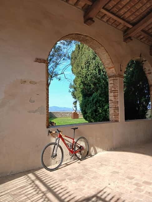 Montone: e-bike tour of the medieval village and visit to a winery - Evaluating the Value