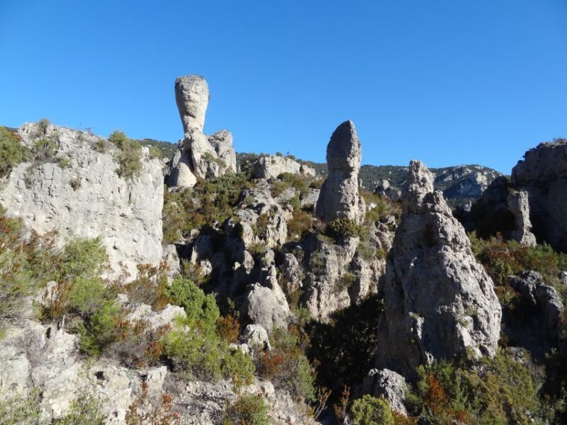 Montpellier: St. Guilhem le Désert and Moureze Day-Trip - Salagou Lake: Serenity and Picnic Potential