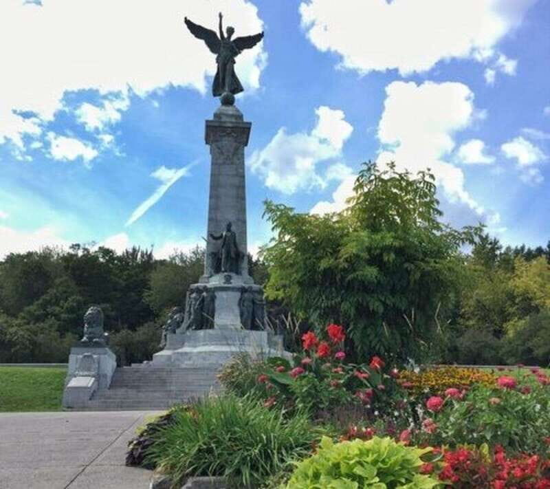 Montreal : Downtown & Underground Walking Tour with a Guide - Who Is This Tour Best For?