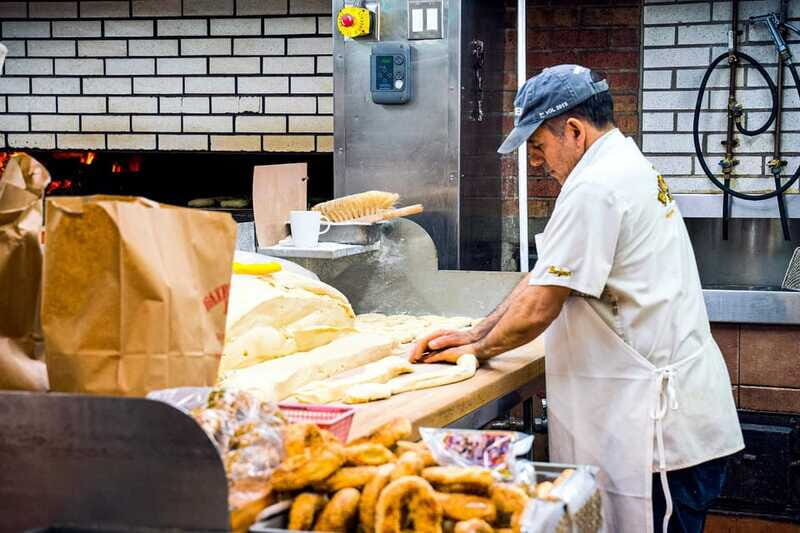 Montreal: Mile End District Food Tour with 8+ Tastings - The Atmosphere and Group Dynamics