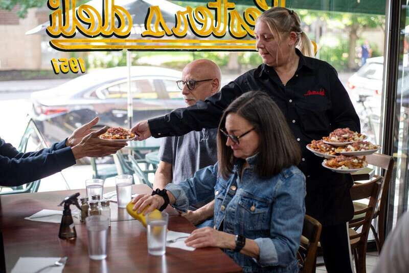 Montreal: Mile-End Foodie Walking Tour with 6 Tastings - Detailed Breakdown of the Itinerary