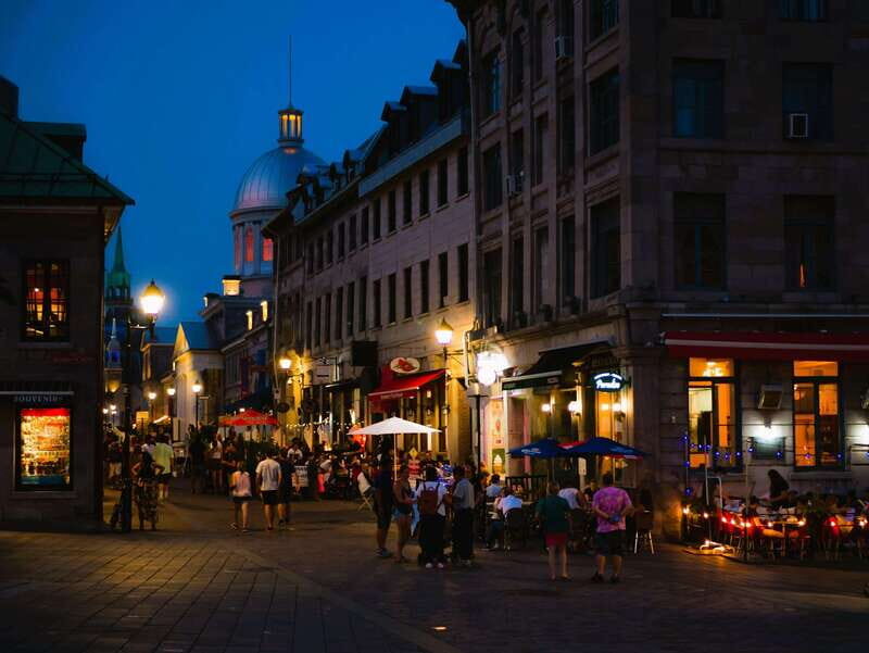 Montreal: Old Montreal at Twilight Walking Tour - Discovering Old Montreal at Twilight: An Authentic Evening Stroll
