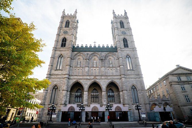 Montreal Premium Driving Night Tour with La Grand Roue Ride - FAQ