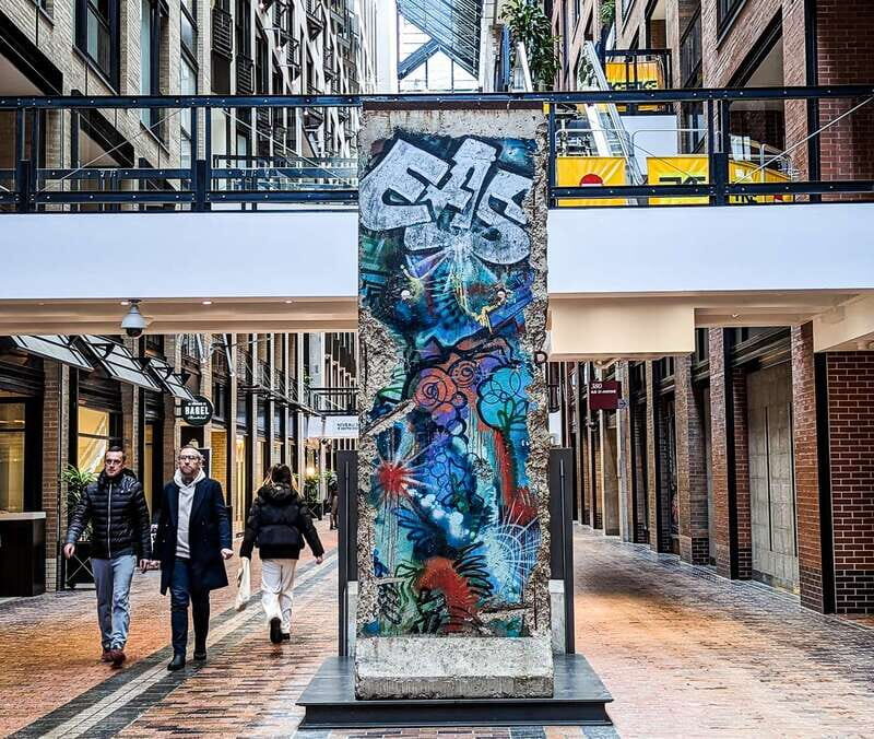 Montreal: RESO Underground City and Downtown Walking Tour - Key Points