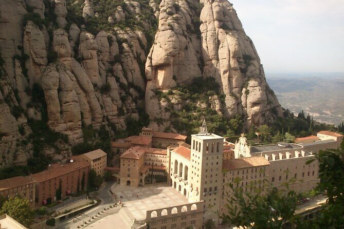 Montserrat Complete Guided Tour & The Boys Choir's Performance - Museum and Additional Sights