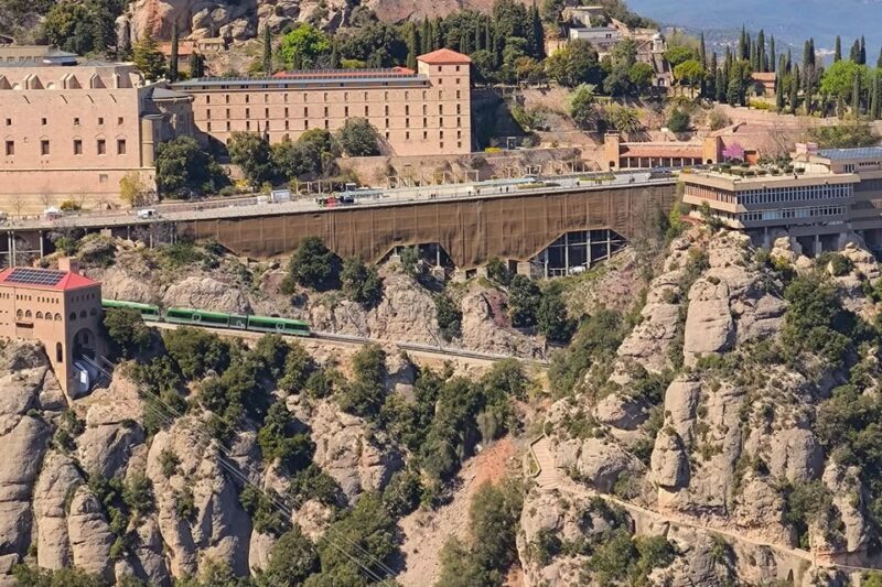 MONTSERRAT: TOUR IN ROMANIAN LANGUAGE - Visiting the Montserrat Monastery and Basilica
