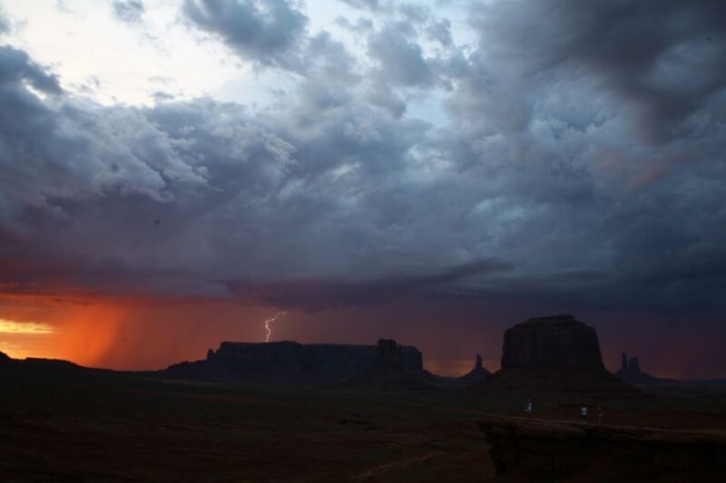 Monument Valley: Guided Sunset Tour - What the Monument Valley Sunset Tour Offers