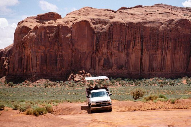 Monument Valley Loop Drive Tour - An In-Depth Look at the Monument Valley Loop Drive Tour
