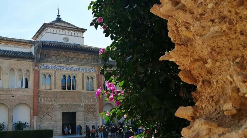 Monumental Tour: The Essence of Seville: Royal Alcázar and Cathedral - Discovering the Real Alcázar: The Oldest Royal Residence in Use
