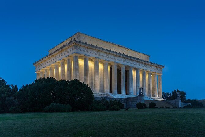Monuments and Memorials Night Walking Tour - A Closer Look at the Night Tour Experience