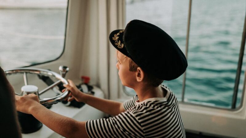 Mooloolaba: Seafood Lunch Cruise - Engaging commentary from guides