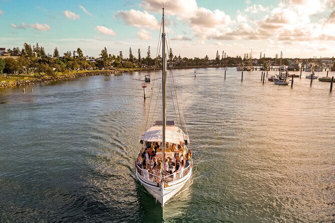Mooloolaba Sunset Cruise with Live Music - Discovering the Mooloolaba Sunset Cruise