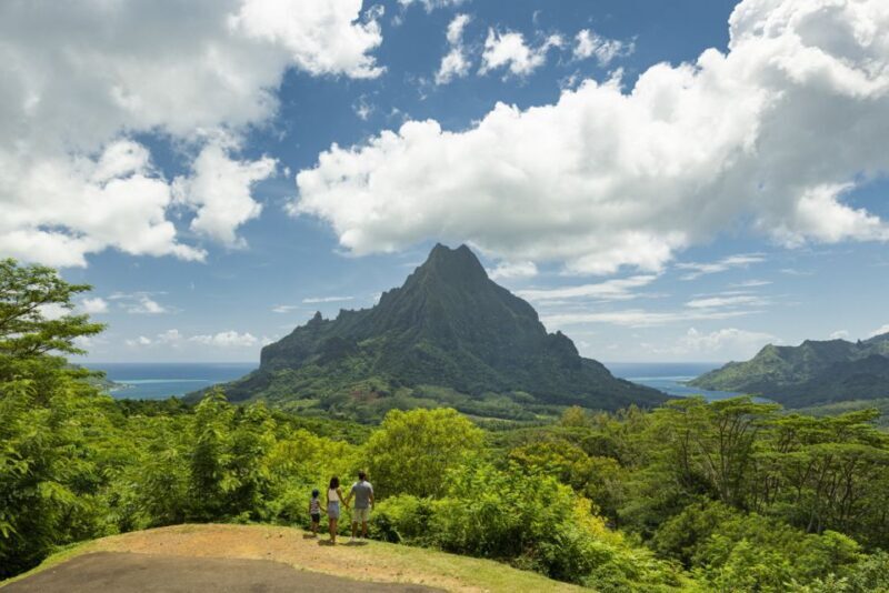 Moorea Highligts: Blue Lagoon Shore Attractions and Lookouts - The Bottom Line