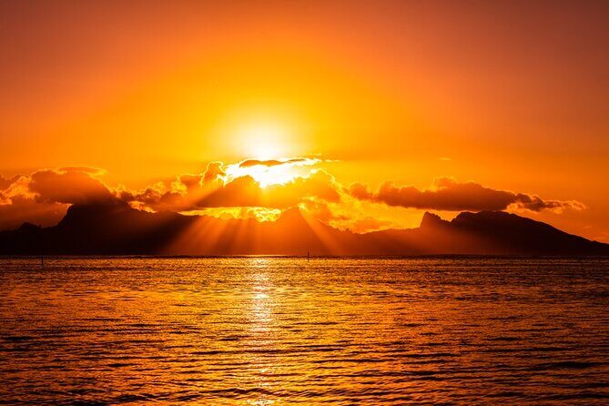 Moorea Sunset Boat Trip - The Sunset: A Photo Perfect Moment