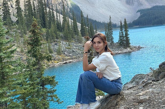 Moraine Lake and Lake Louise Tour - Transportation and Group Size