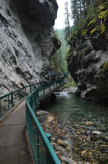 Moraine Lake Louise Emerald Johnston Canyon Banff Yoho Tour - FAQ