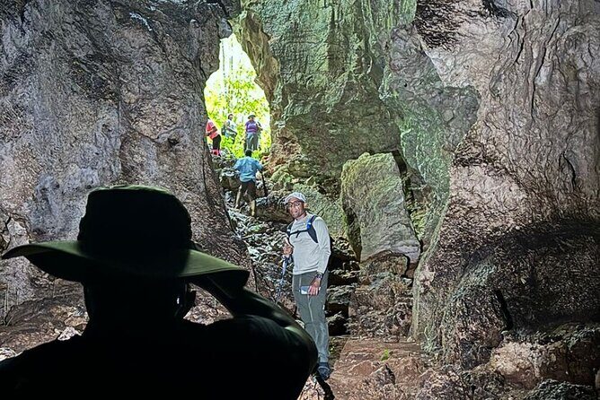 Morgan's Pond Cave and Christiana Extinct Volcanic Crater Hike - An In-Depth Look at the Journey: What to Expect from This Geology-Focused Tour