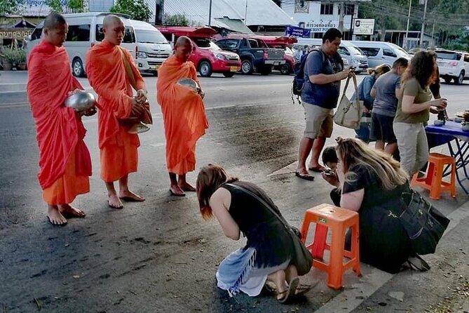 Moring Buddhist Culture, Doi Suthep Temple & Jing Jai Market (Private Tour) - FAQ