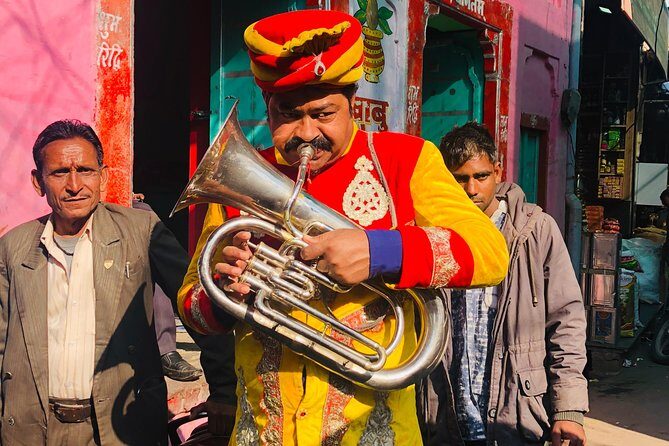 Morning/ Evening - Walk through streets of Jaipur - End Point: Albert Hall Museum
