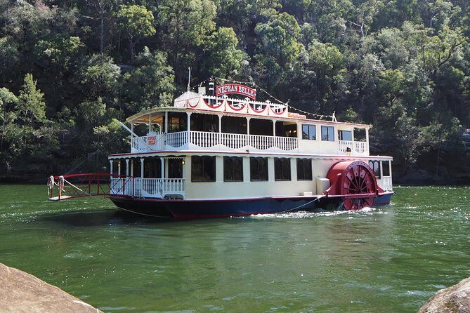 Morning in the Gorge Cruise - The Paddlewheeler and Its Atmosphere