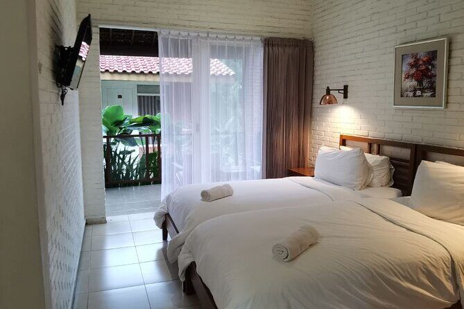 Mount Bromo & Ijen & Madakaripura Waterfall Tour (3D2N) - Hotel - The Sum Up