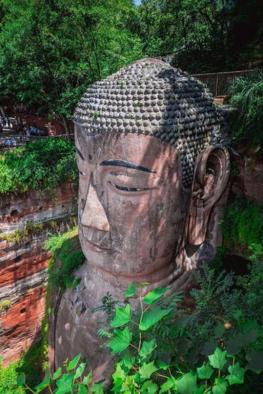Mount Emei and Leshan Giant Buddha Two-Day Private Tour - Exploring the Leshan Giant Buddha