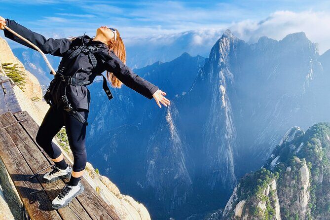 Mountain Huashan Plank Trail Adevnture Tour - The Itinerary in Detail