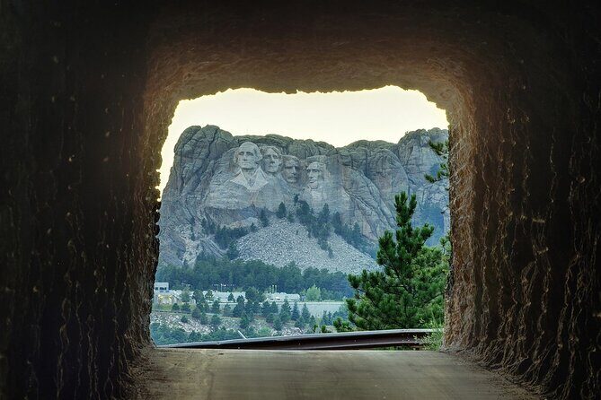 Mt Rushmore & Crazy Horse + Sylvan Lake/Needles Tunnel - Key Points
