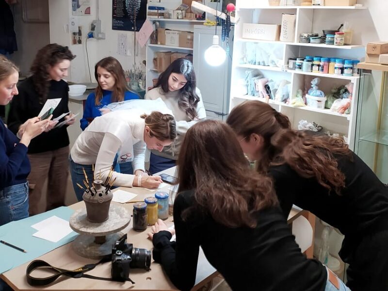 Mugello, Tuscany. Majolica decoration technique workshop. - Key Points