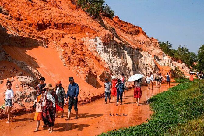 Mui ne Private Jeep Tour with Air Conditioner - Red Sand Dunes and Sandboarding
